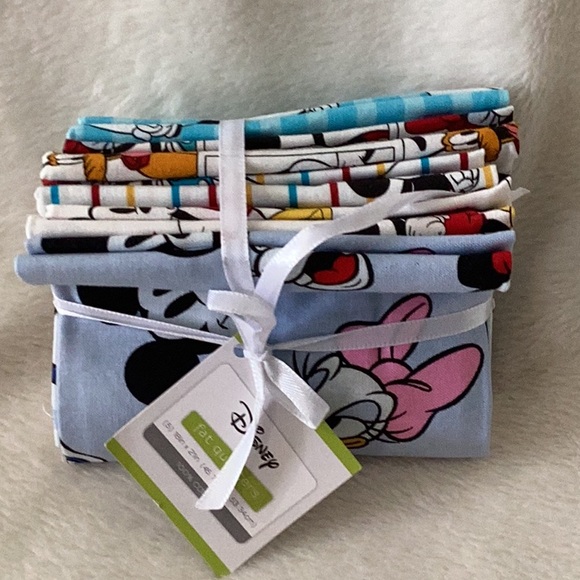 Disney | Office | Disney Mickey Minnie Pluto Daisy Goofy 5 Fat Quarters ...